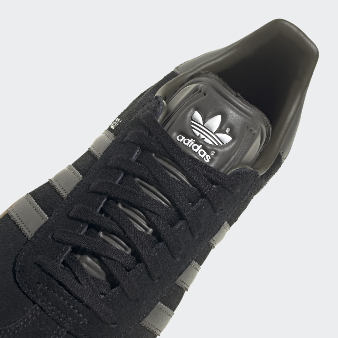Adidas Gazelle Core Black / Pantone / Cloud White (GX2210)